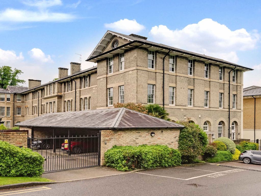 3 bed flat for sale in St. Vincents Lane, London NW7, £1,250,000 - Zoopla