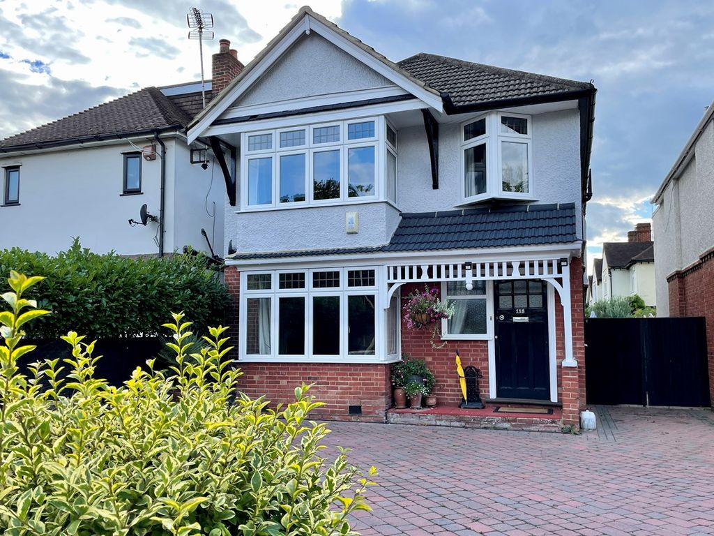4 bed detached house for sale in Alexandra Road, Farnborough GU14 - Zoopla
