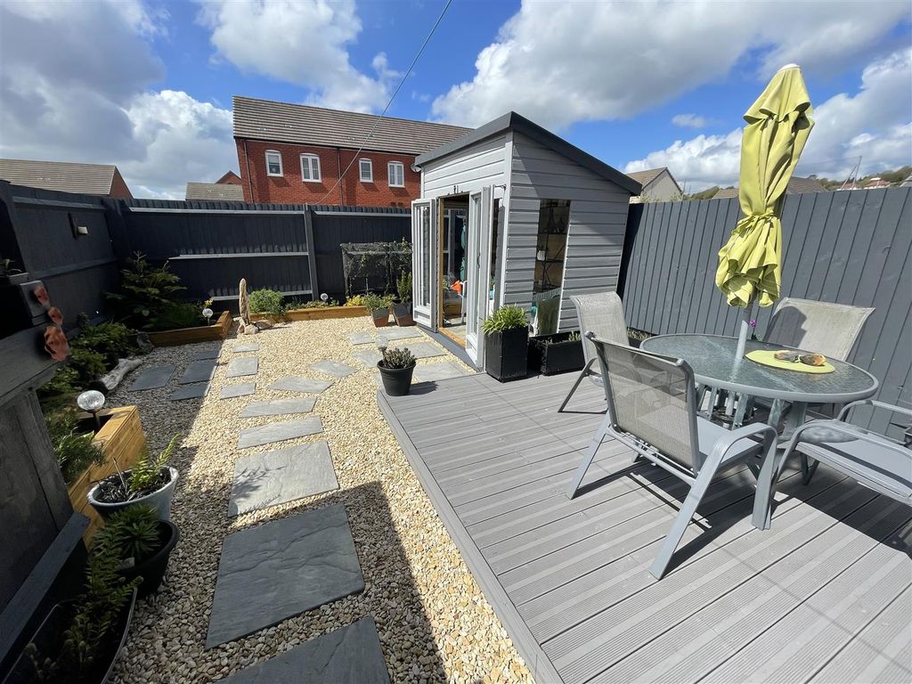 3 bed property for sale in Stryd Bennett, Llanelli SA15 - Zoopla