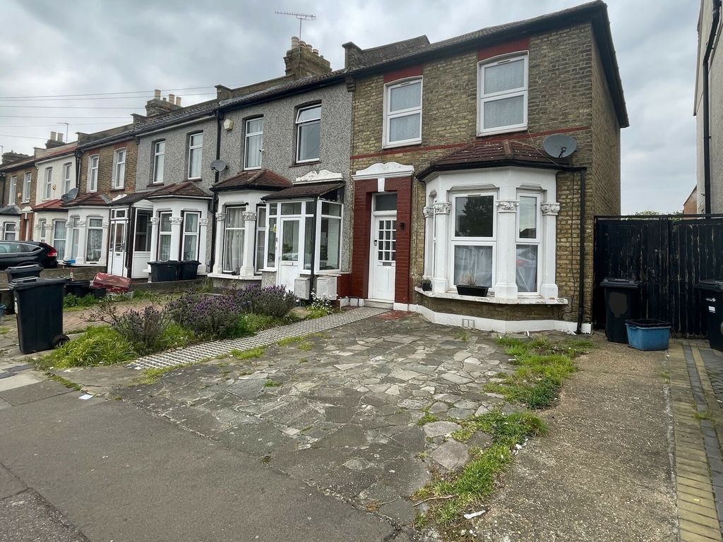 3 Bed End Terrace House For Sale In Percy Road Seven Kings Ilford Ig3