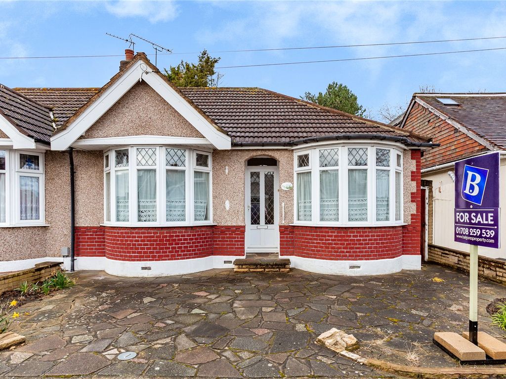 3 bed bungalow for sale in Howard Road, Upminster RM14, £500,000 - Zoopla