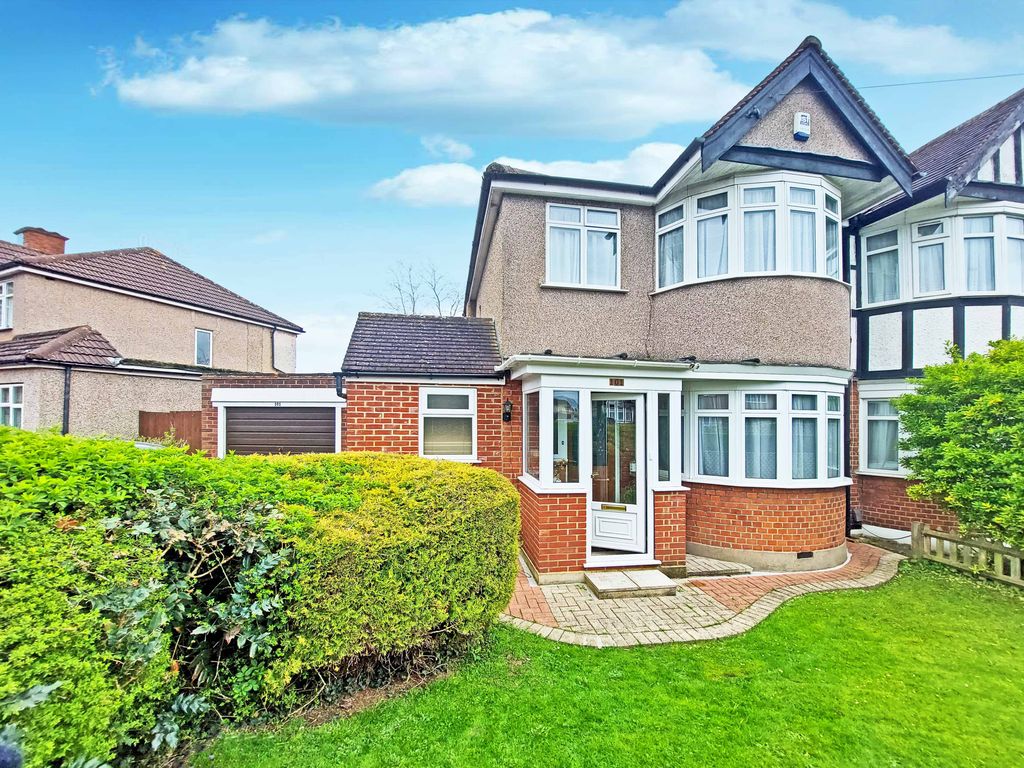 3 bed end terrace house for sale in Capthorne Avenue, Harrow HA2 - Zoopla