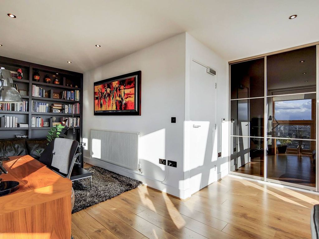 2 bed flat to rent in Byng Street, Canary Wharf, London E14 - Zoopla
