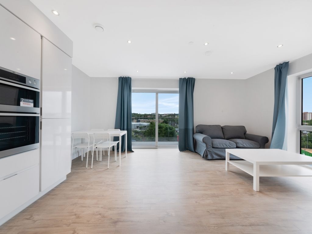 2 bed flat to rent in Griffin Court, Saxon Square, Luton LU2 - Zoopla