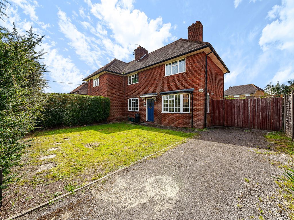 3 Bed Semi Detached House For Sale In Knaphill Woking Surrey Gu21 £