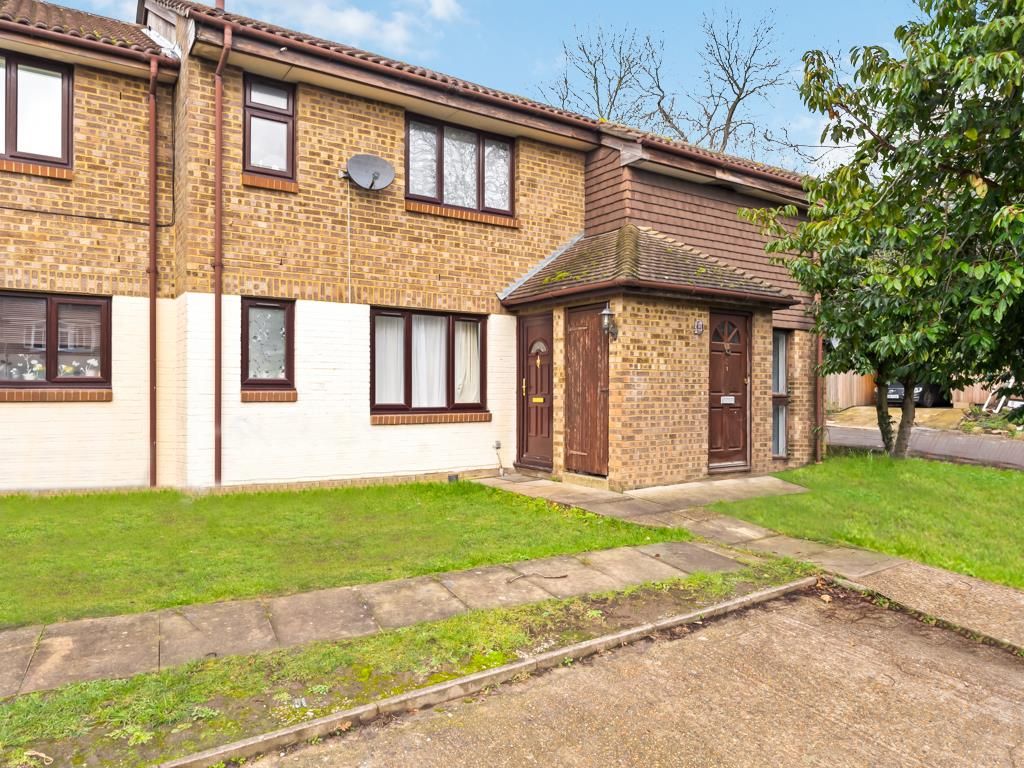 1 bed terraced house for sale in Broster Gardens, London SE25 - Zoopla