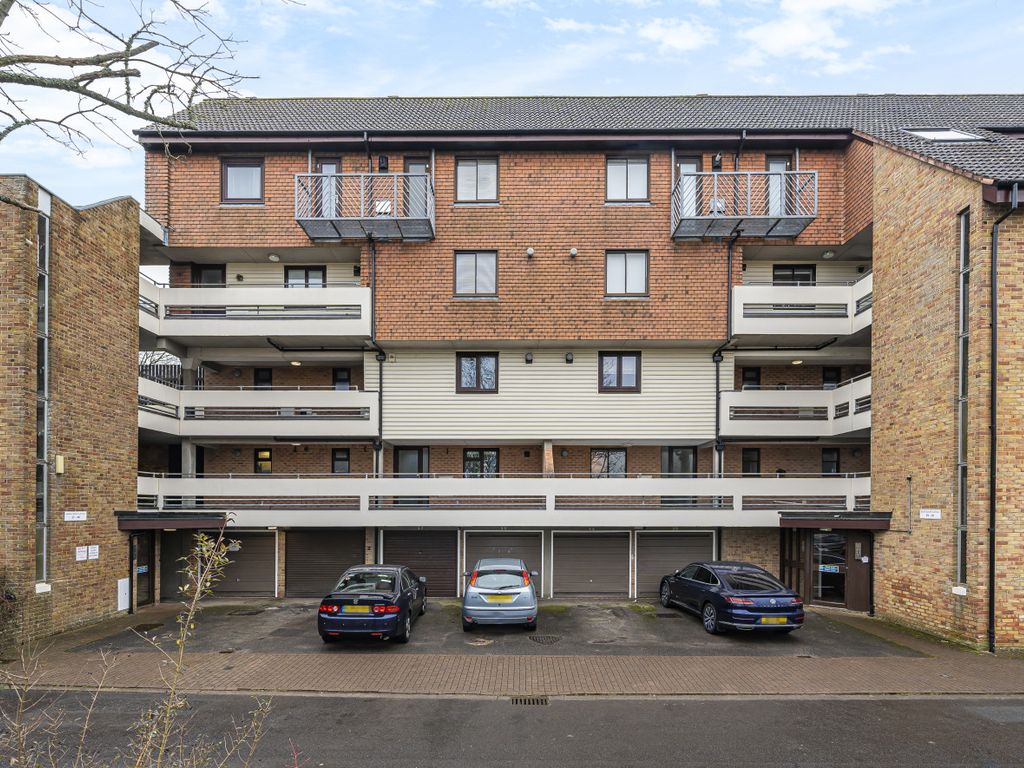 2 bed flat for sale in Kingsway Gardens, Andover SP10 - Zoopla