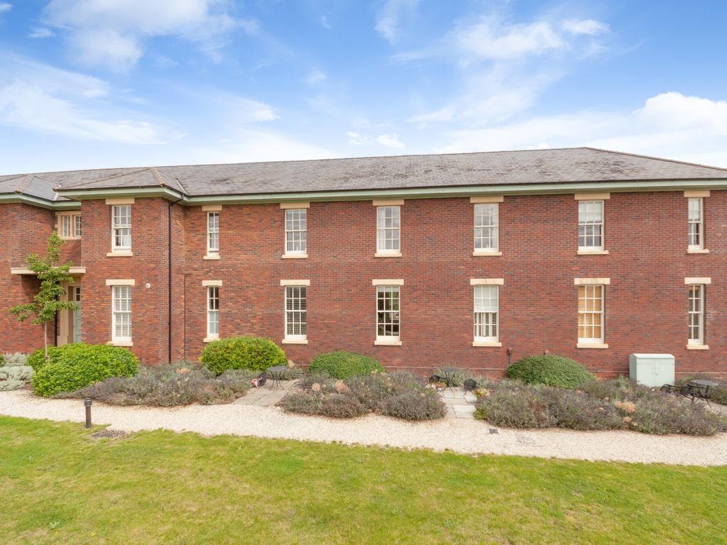 2 bed flat to rent in The Parade, Caversfield, Bicester OX27, £1,600 ...