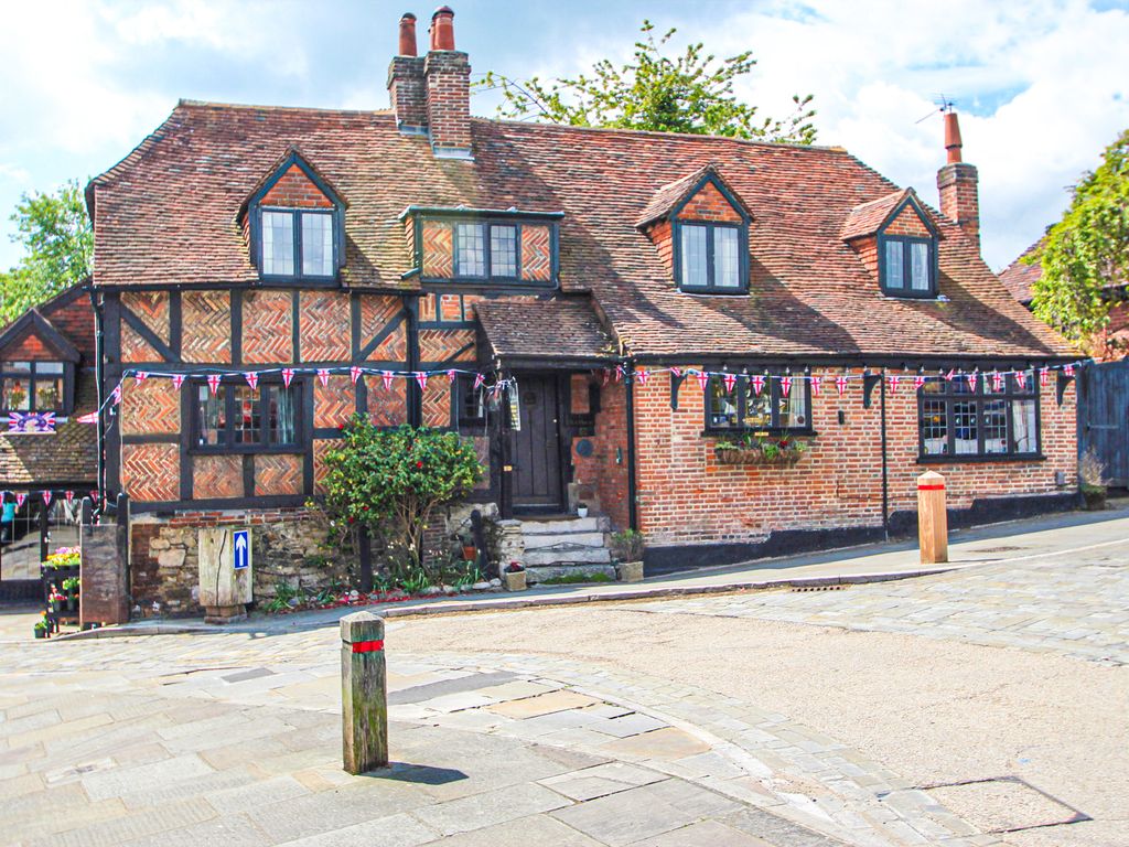 4 bed cottage to rent in The Square, Hamble, Southampton SO31 - Zoopla