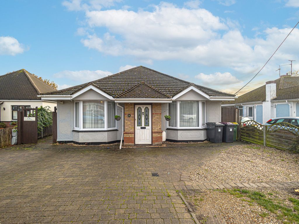 6 Bed Detached House For Sale In Central Avenue Rochford Ss4 £600 000
