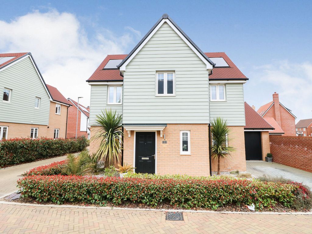4 Bed Detached House For Sale In Maple Drive Rochford Ss4 £550 000