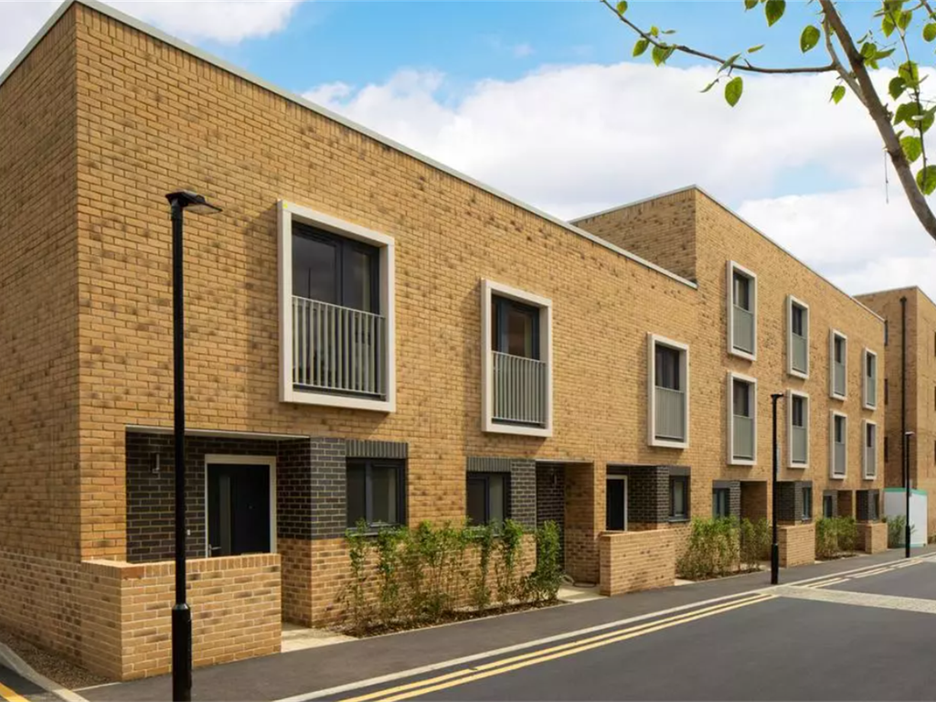 3 bed terraced house to rent in Cherry Mews, Springfield Pl, Glenburnie ...