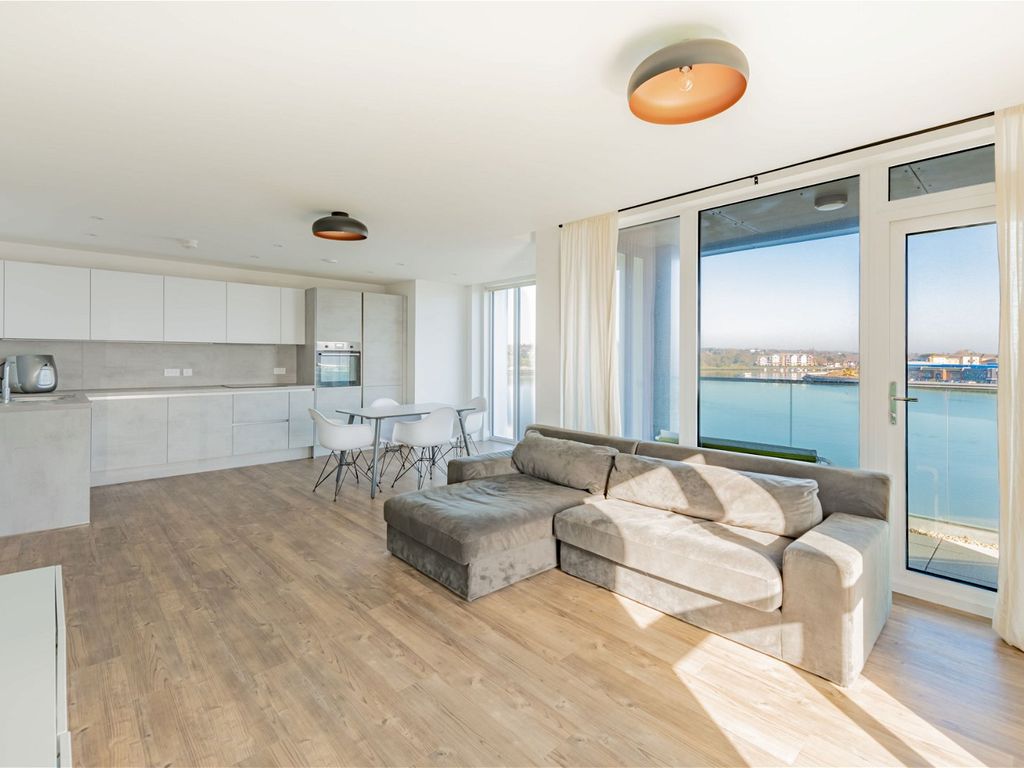 2 bed flat to rent in Television House, Meridian Way, Southampton SO14 ...