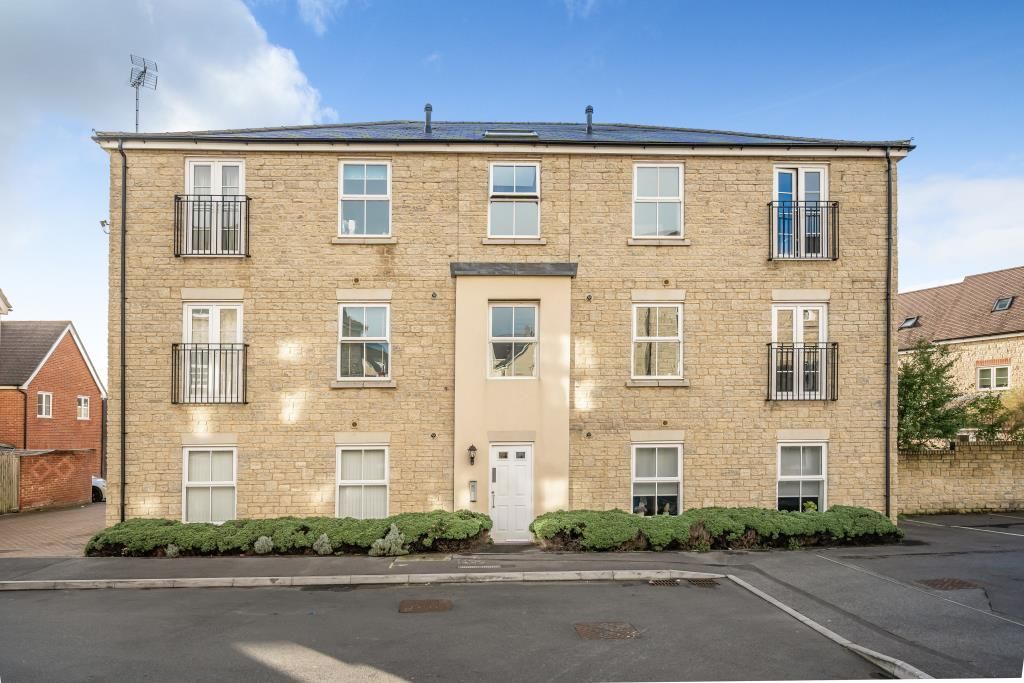 2 bed flat for sale in Swindon, Wiltshire SN25, £165,000 - Zoopla