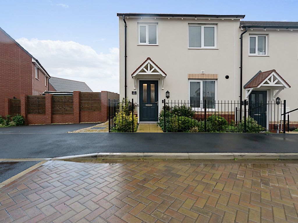 3 bed end terrace house for sale in Hollyhock Crescent, Newton Abbot ...