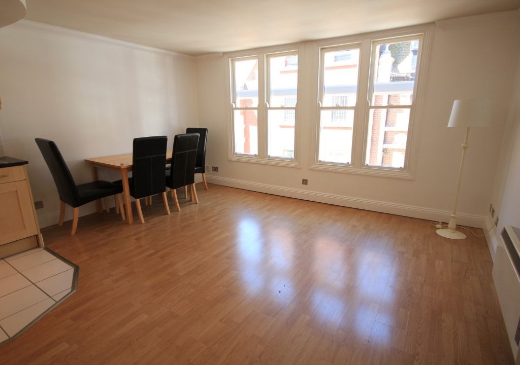 1 bed flat to rent in Franklyn House, 27 Cross Street, Reading ...