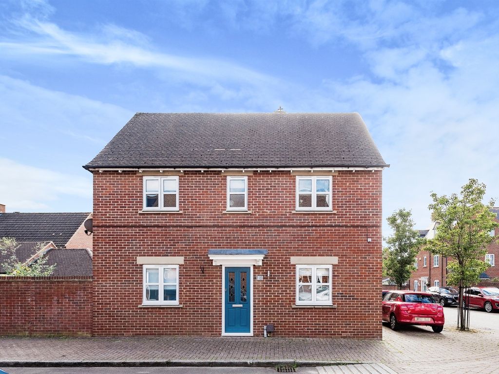 3 bed end terrace house for sale in Dunvant Road, Swindon SN25, £ ...