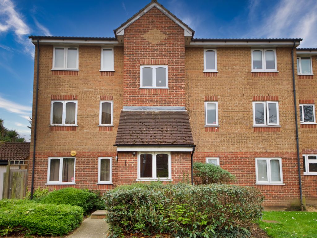 New home, 2 bed flat for sale in Fenman Gardens, Goodmayes, Essex IG3, £259,995 - Zoopla