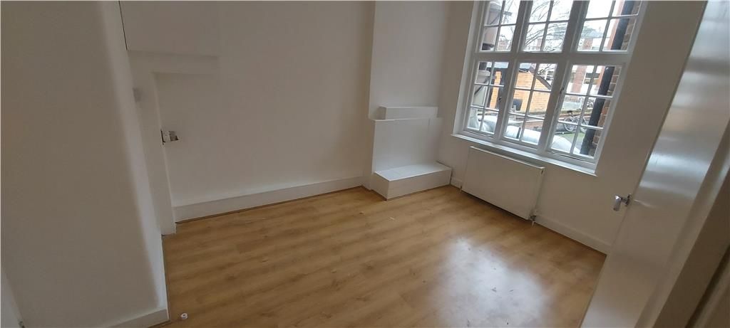 3 bed flat to rent in Burleigh Way, Enfield, London EN2, £1,700 pcm ...