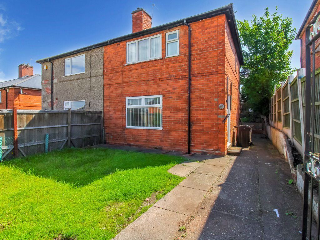 3 bed semi-detached house to rent in Deepdene Way, Nottingham NG8 - Zoopla