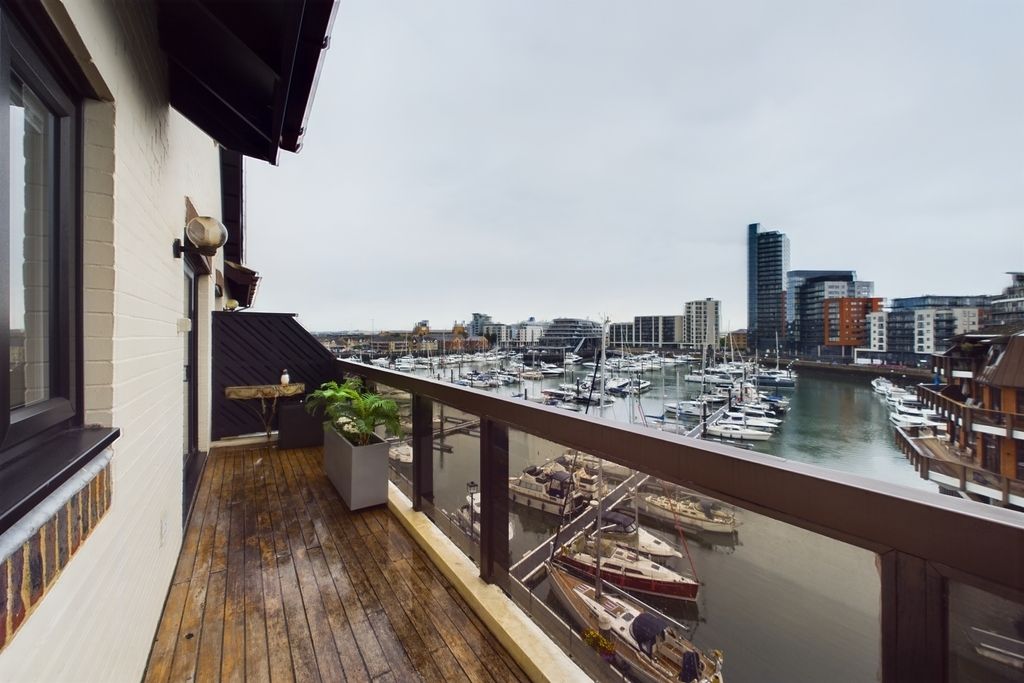 3 bed penthouse for sale in Channel Way, Ocean Village, Southampton ...