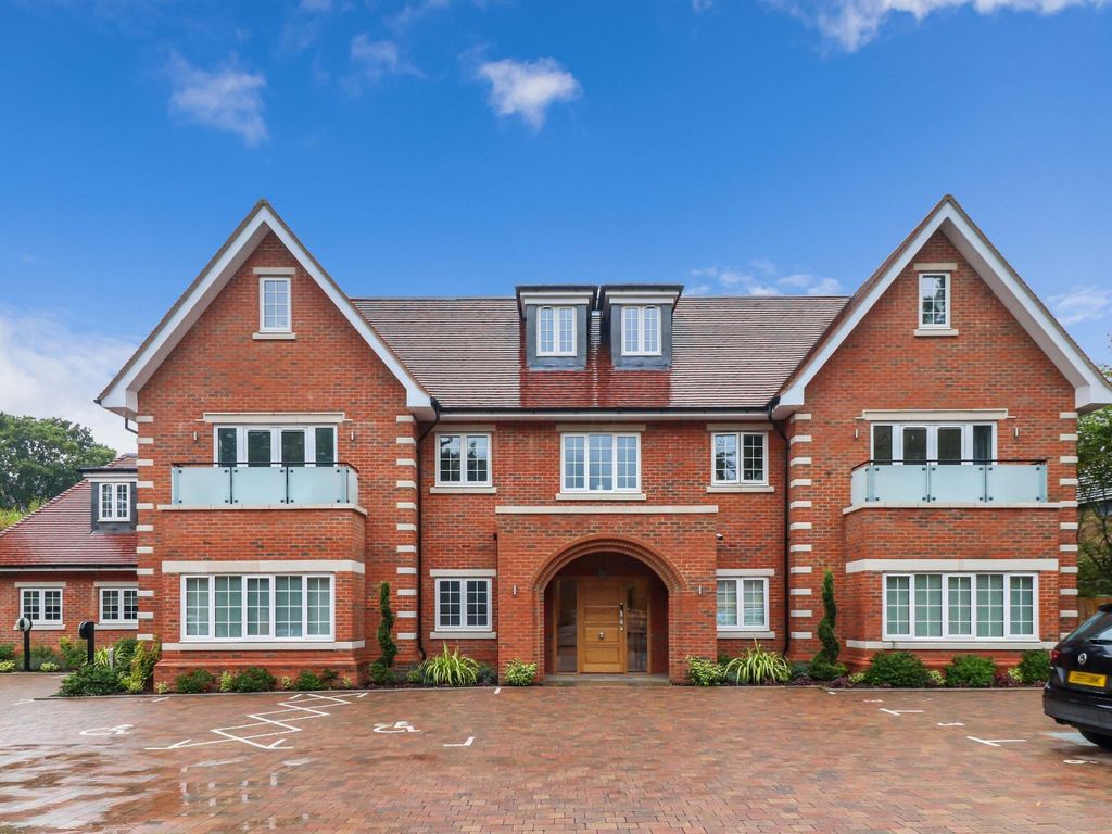 2 bed flat for sale in Amersham Road, Beaconsfield HP9, £845,000 - Zoopla