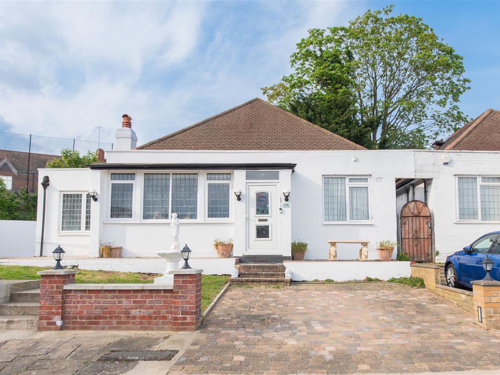 2 bed detached house for sale in Ridge Close, Hendon, London NW4, £ ...