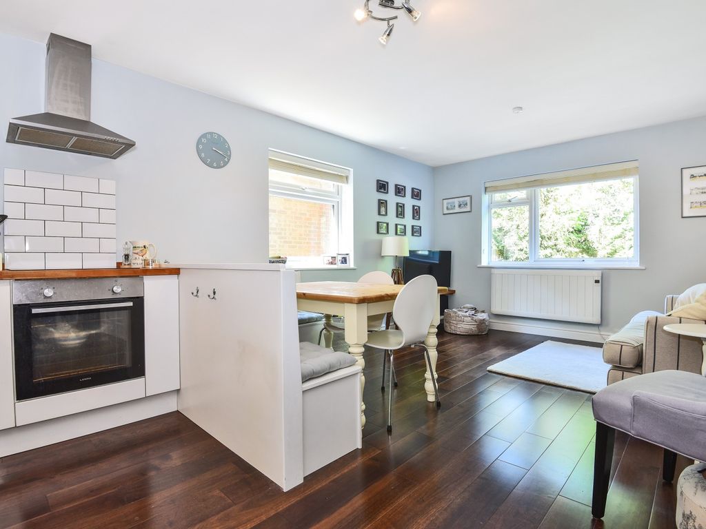 2 bed flat to rent in Denmark Avenue, Wimbledon SW19, £2,000 pcm - Zoopla