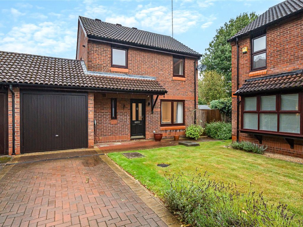 3 bed link-detached house for sale in Woking, Surrey GU21, £575,000 ...