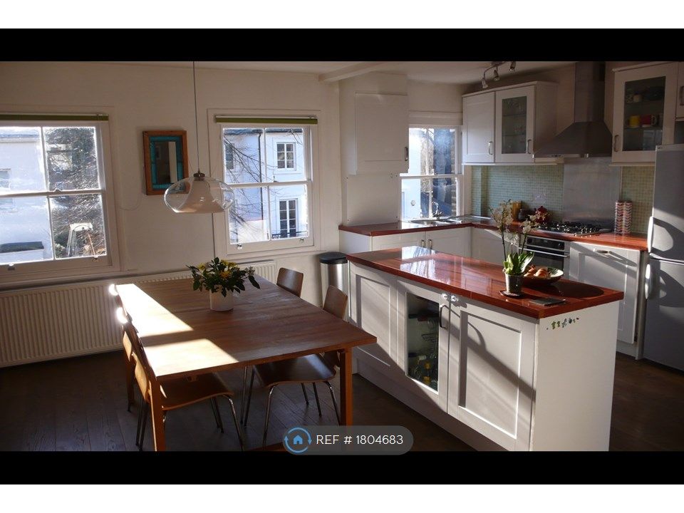 2 bed flat to rent in Champion Grove, London SE5, £2,100 pcm - Zoopla