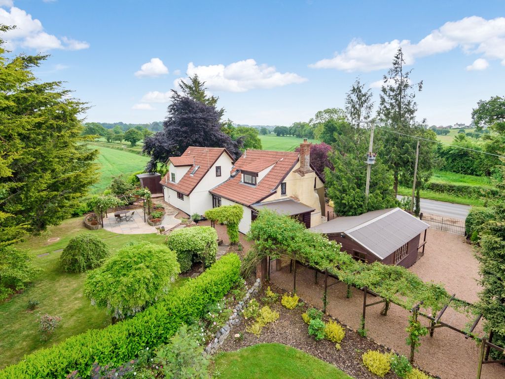 4 bed detached house for sale in London Road, Whimple, Exeter EX5, £ ...