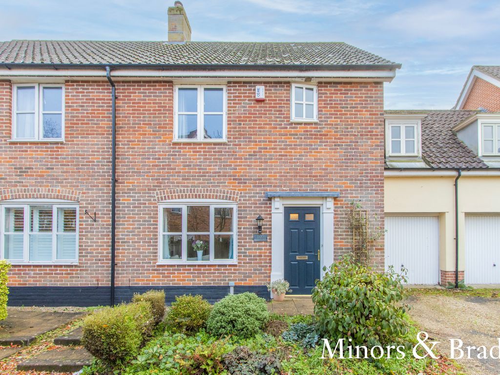 3 Bed Semi Detached House For Sale In Bromedale Avenue Mulbarton