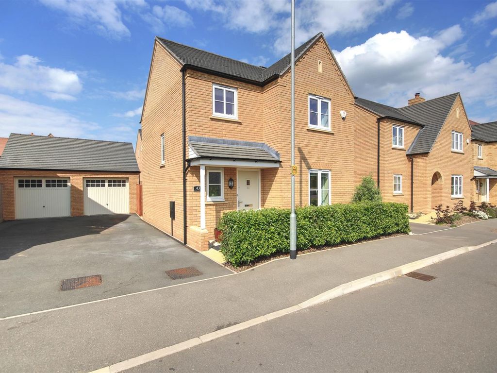 3 bed detached house for sale in Crest Drive, Fenstanton, Huntingdon ...