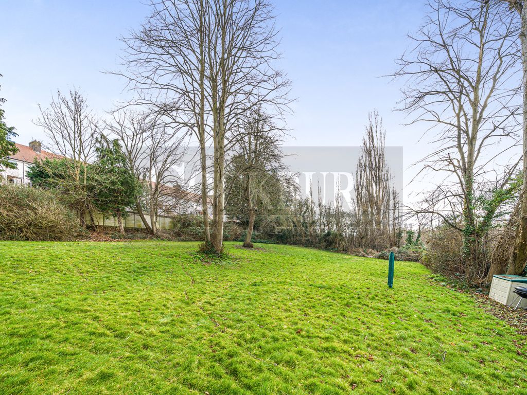 2 bed flat for sale in Chinbrook Road, London SE12 - Zoopla