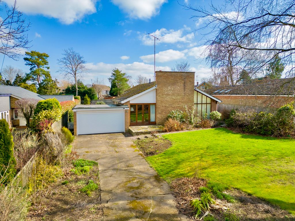 4 bed detached bungalow for sale in Manor Walk, Nether Heyford NN7 - Zoopla