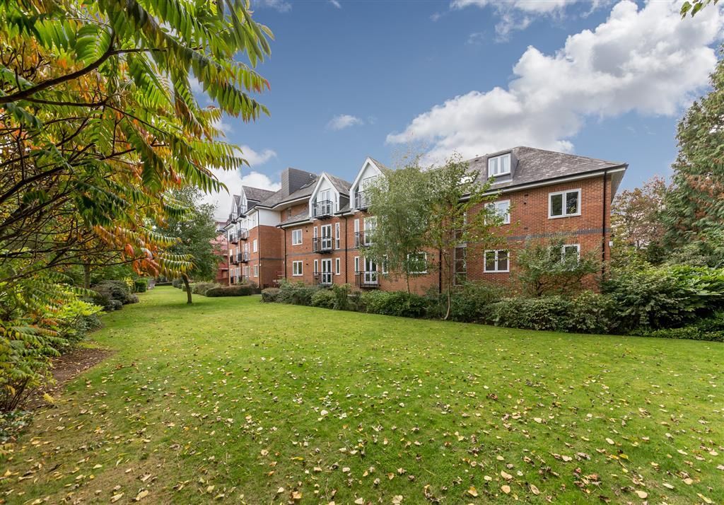 2 bed flat to rent in Greenwich Court, Park View Close, St Albans AL1 ...