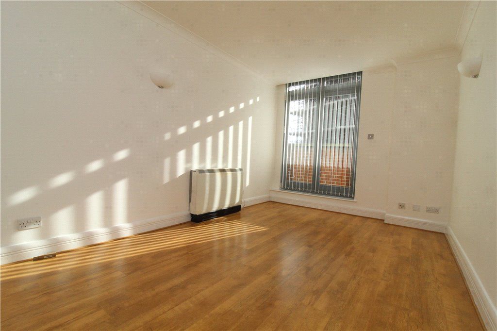 1 bed flat to rent in Park Street, Croydon CR0, £1,300 pcm - Zoopla