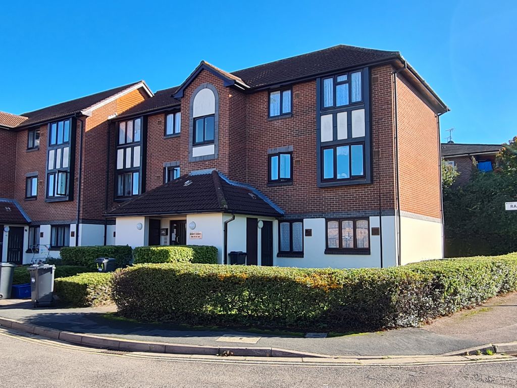 1 bed flat to rent in Berry Court, Hounslow TW4 - Zoopla