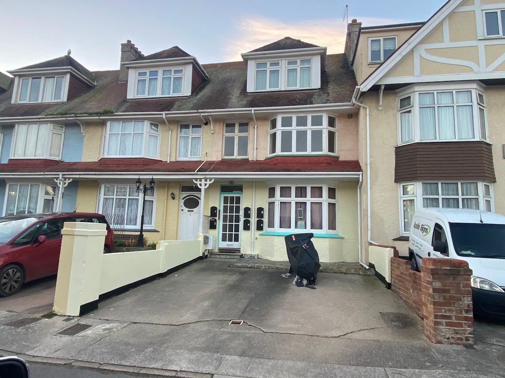 Studio to rent in Warefield Road, Paignton TQ3, £500 pcm - Zoopla