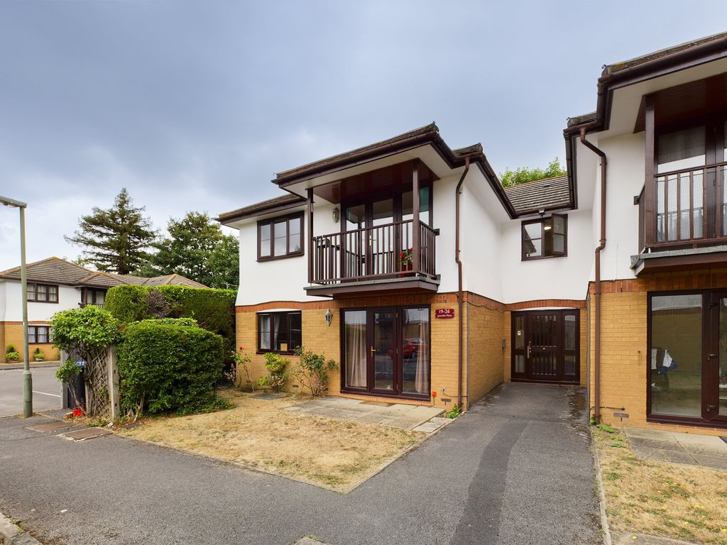 1 bed flat for sale in Joinville Place, Addlestone, Surrey KT15 - Zoopla