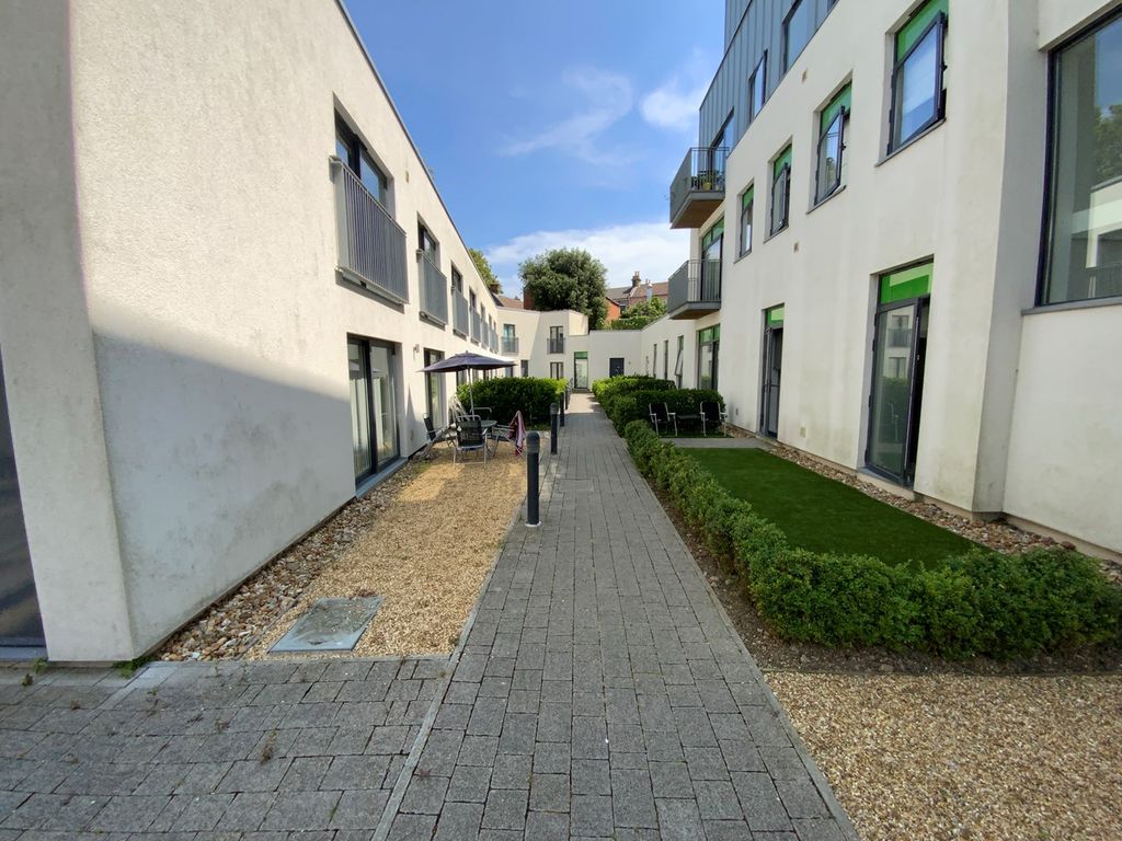 1 bed flat for sale in Vale Road, Portslade, Brighton BN41 - Zoopla