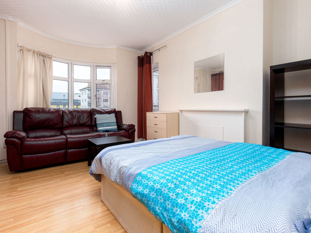 5 bed shared accommodation to rent in Tarling Street, London E1, £880 ...