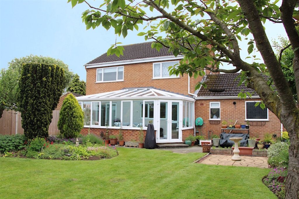 4 bed detached house for sale in Longcliffe Road, Grantham ...