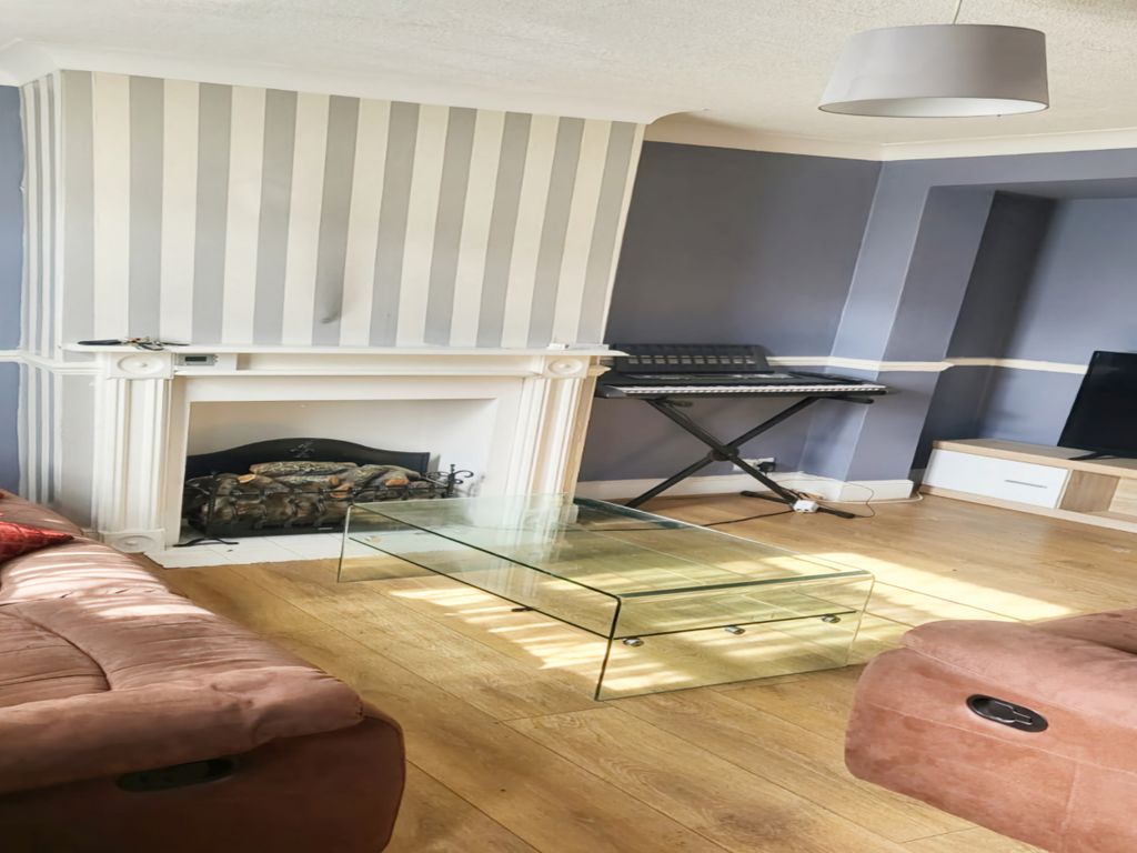 3 bed flat to rent in Craylands Lane, Swanscombe DA10, £1,348 pcm - Zoopla