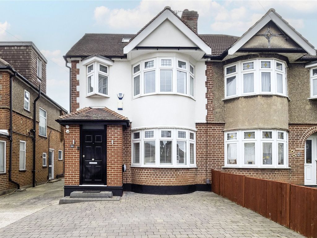 3 Bed Semi Detached House For Sale In Summit Drive Woodford Green Ig8