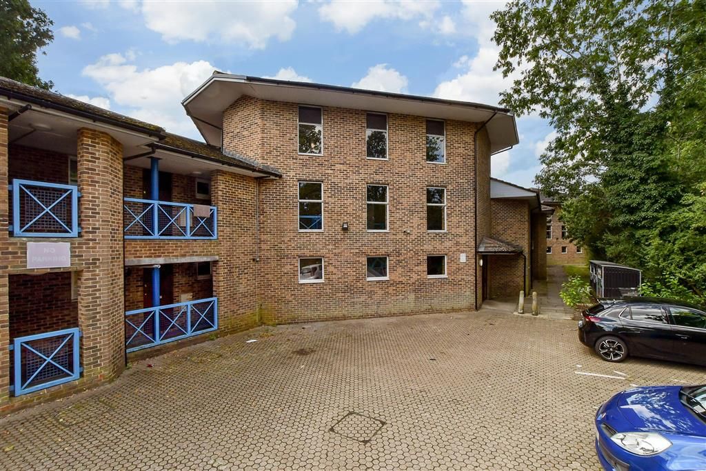 1 bed flat for sale in Dalewood Gardens, Northgate, Crawley, West ...