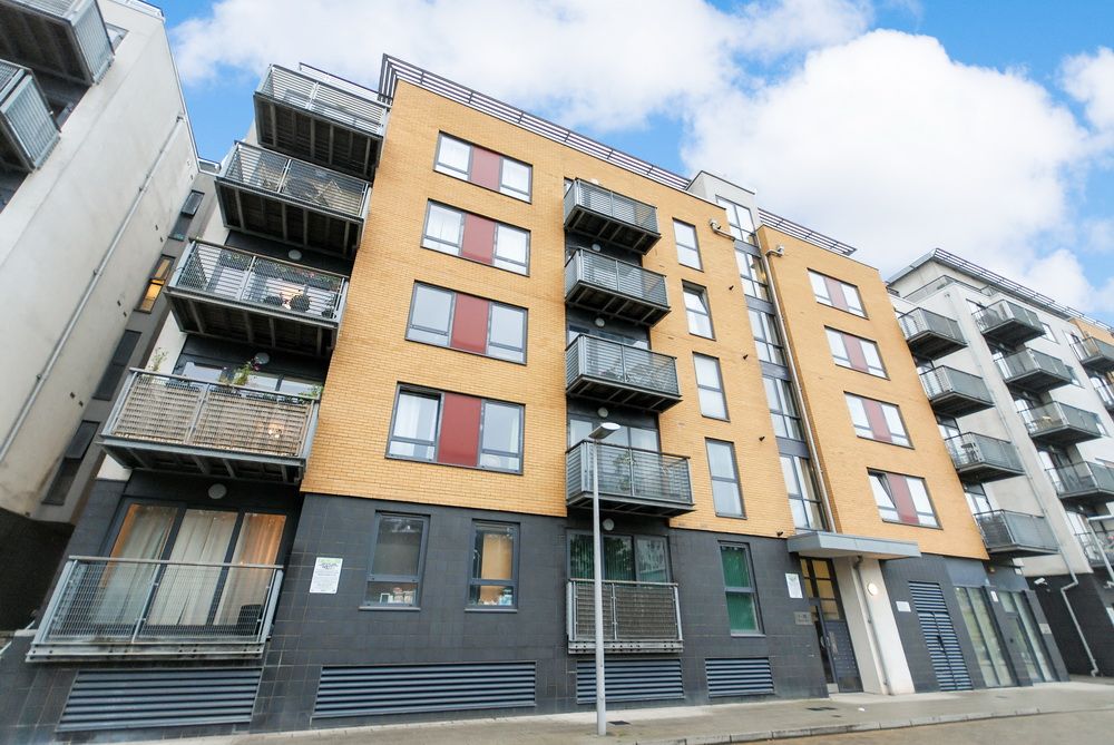 2 bed flat to rent in Tarves Way, London SE10 - Zoopla