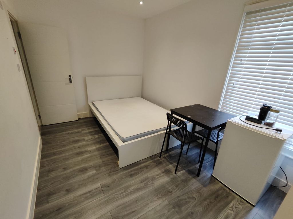 Room to rent in Chester Street, Reading RG30, £750 pcm - Zoopla