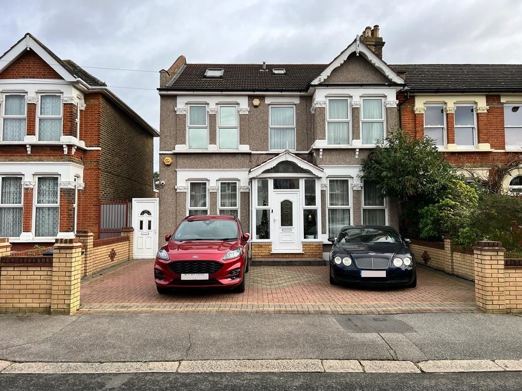 6 Bed Property For Sale In Aberdour Road Goodmayes Ilford Ig3 £