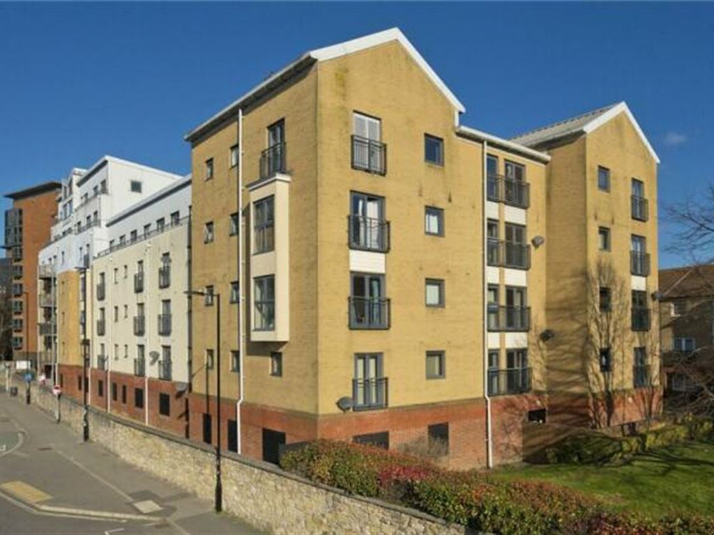 2 bed flat to rent in White Star Place, Southampton SO14, £1,200 pcm ...
